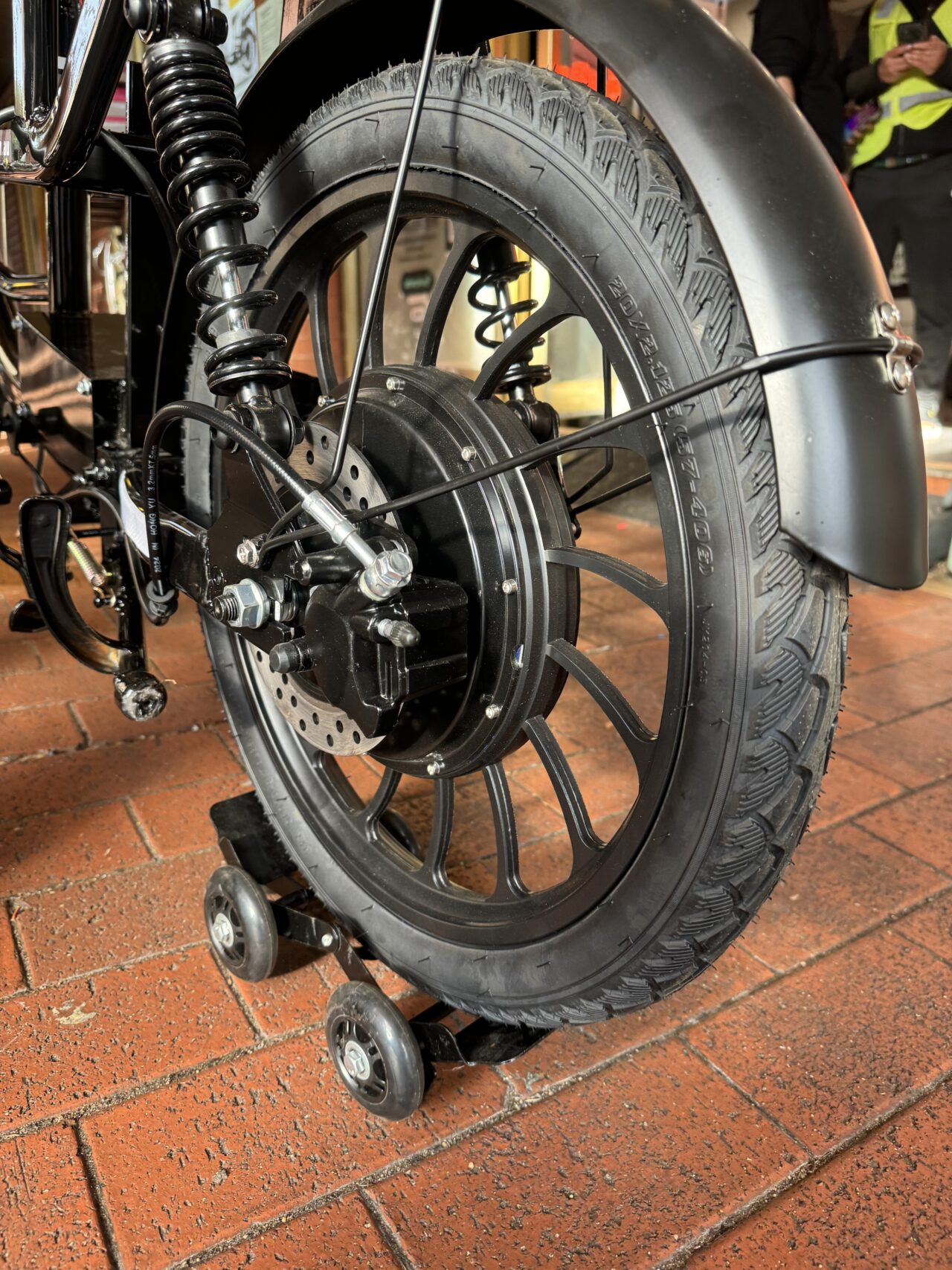 Emergency push wheels for flat tyre E-Bikes - E-Bikes World